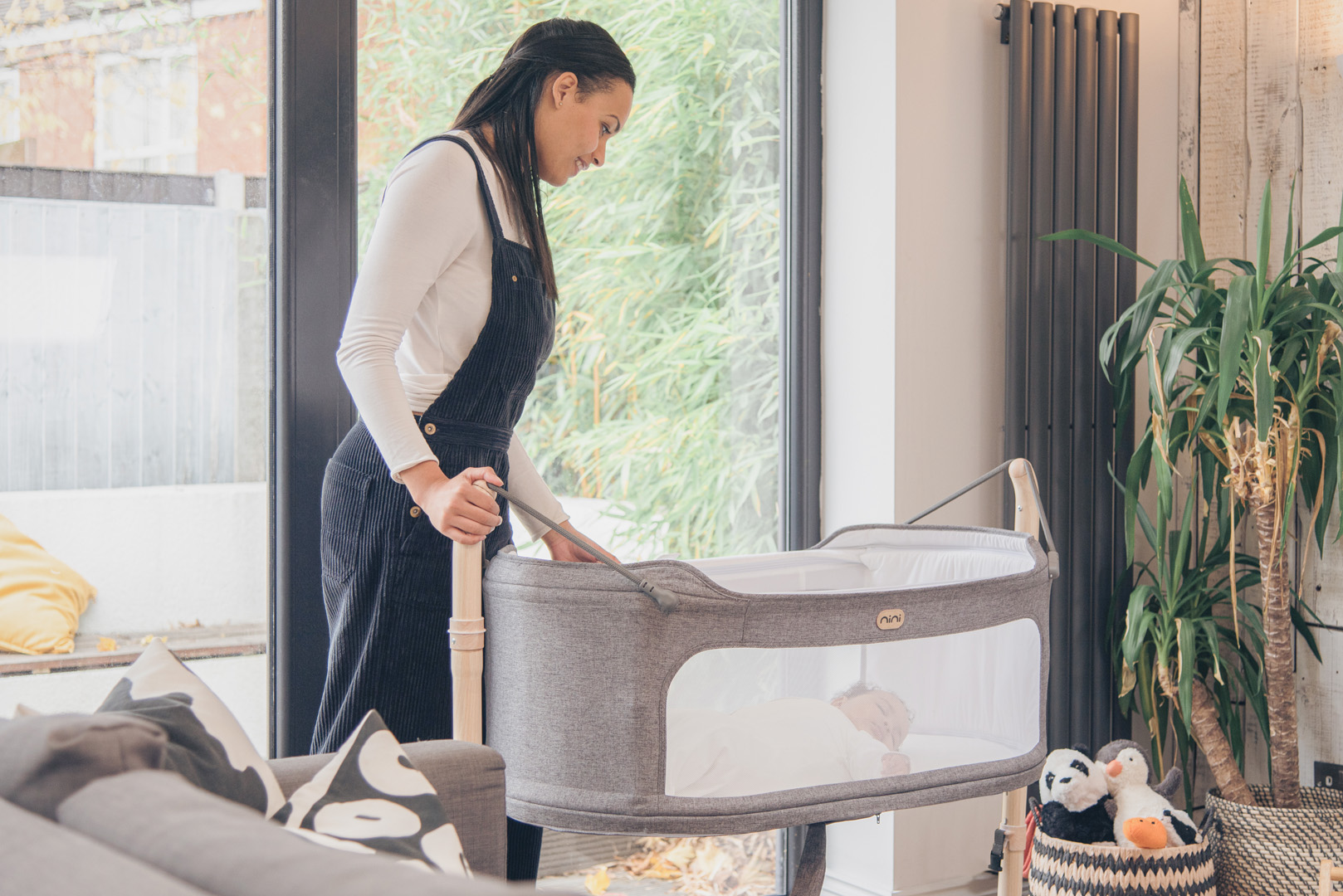 The Benefits of a Rocking Baby Crib - Nini Baby